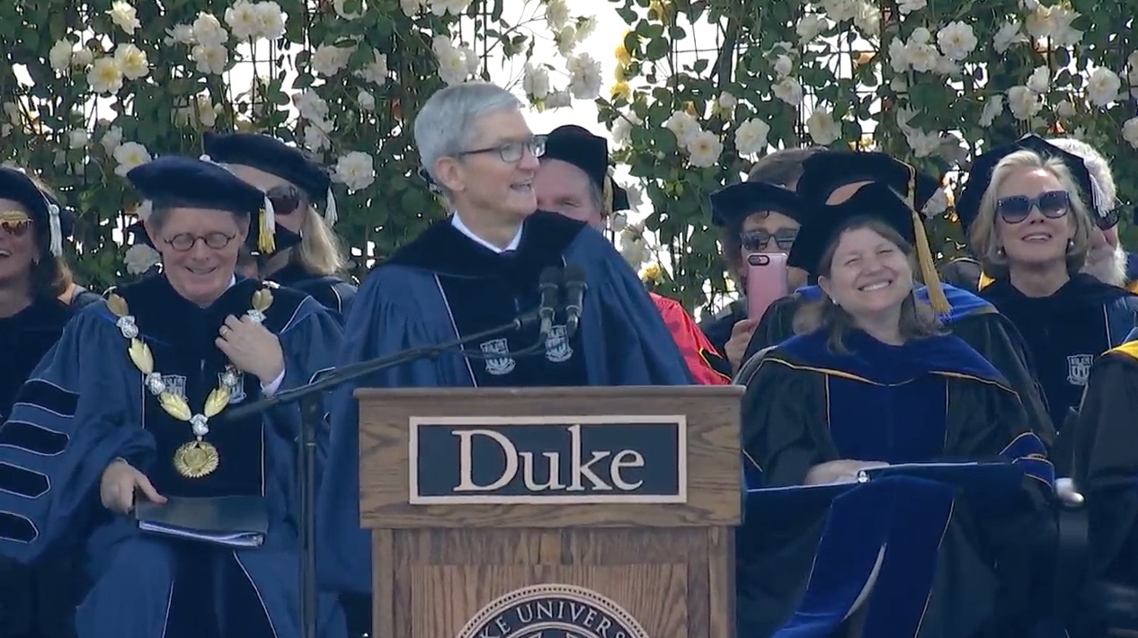 Tim Cook parla agli studenti della Duke University: "Siate senza paura ...