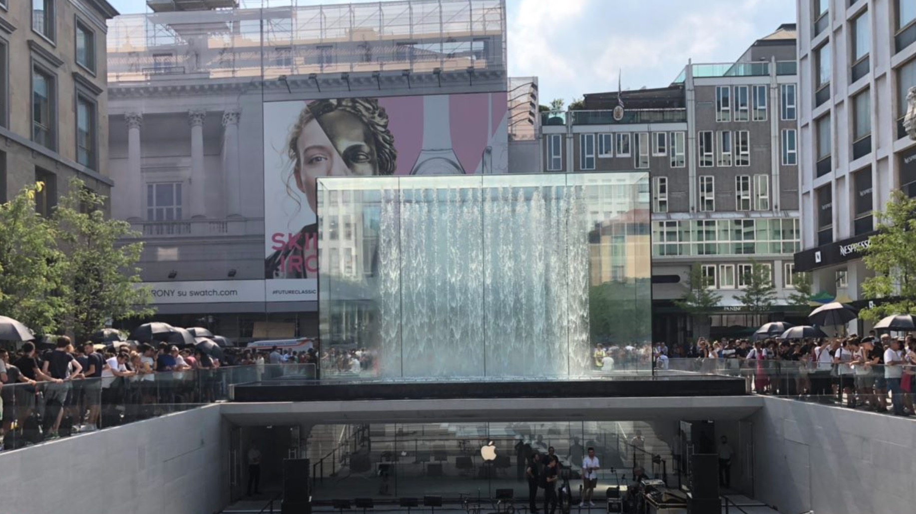Apple Store Piazza Liberty è ufficialmente aperto al pubblico - iPhone ...