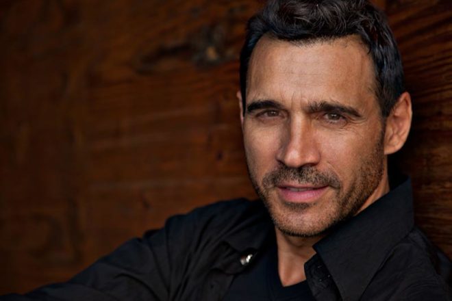 Adrian Paul farà parte della seconda stagione di See - iPhone Italia