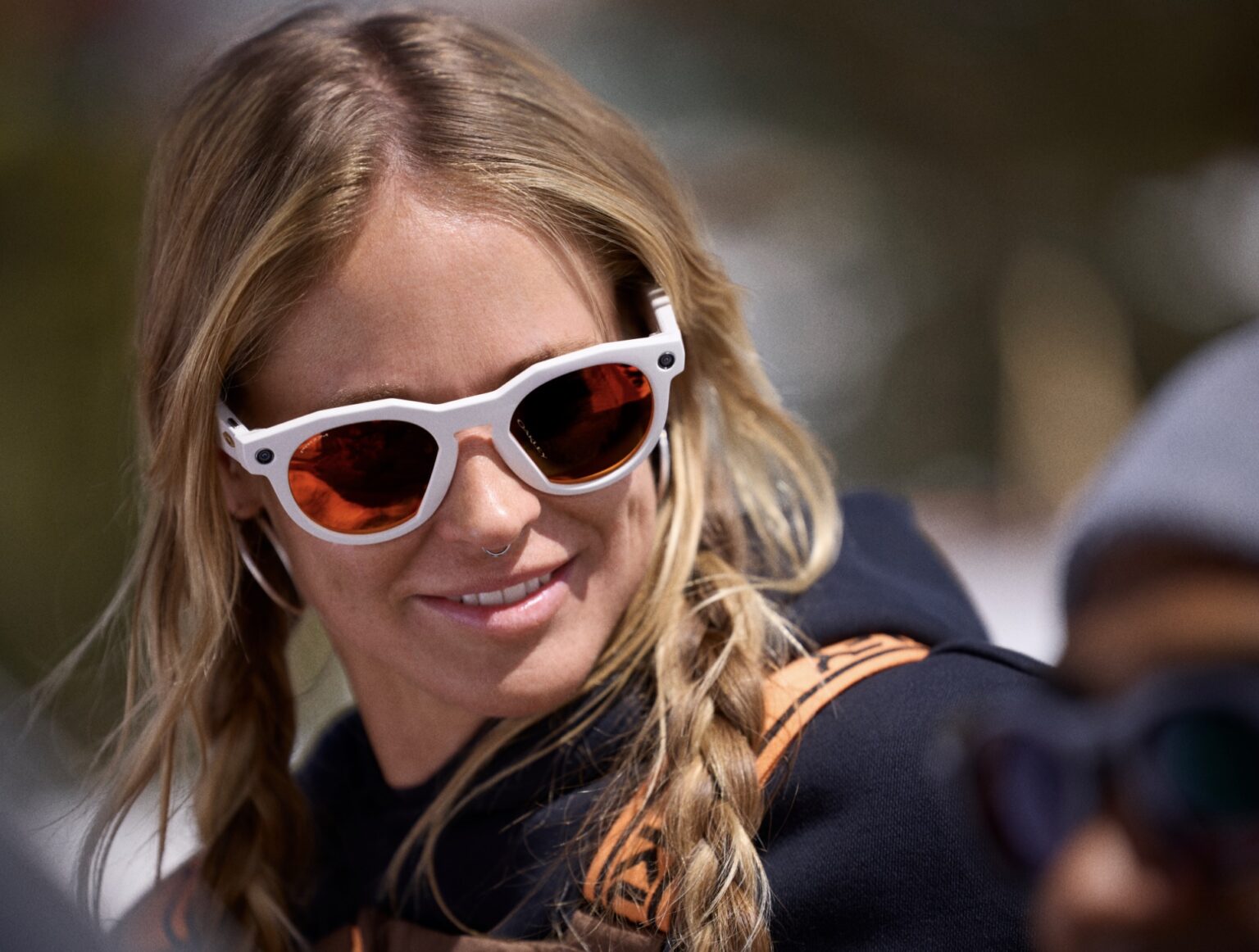 Oakley Meta Glasses: Meta rilancia gli occhiali smart con videocamera ...